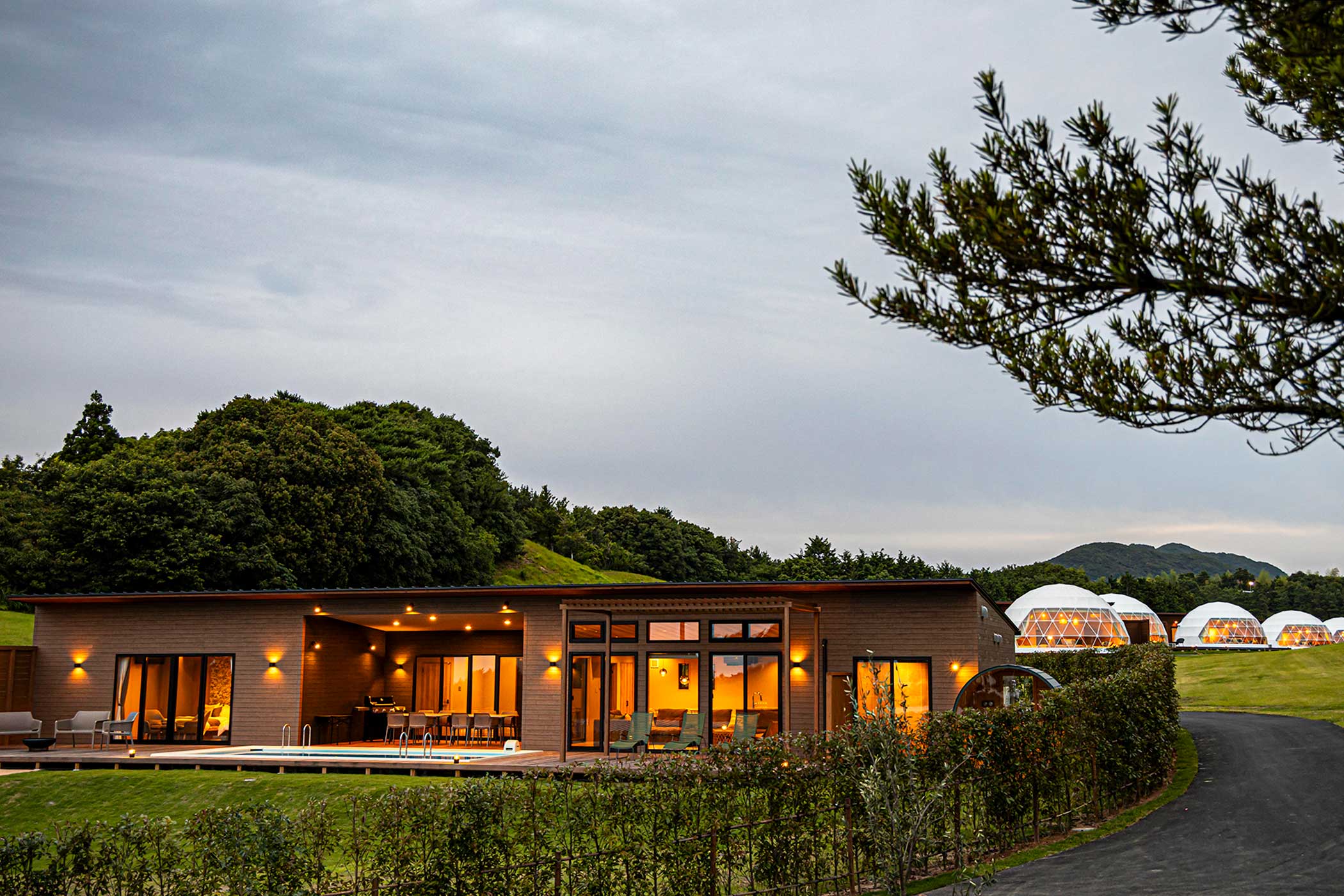 お部屋 | 志摩グリーンアドベンチャー グランピングフィールド【三重 志摩】｜【リゾグラ】リゾートグランピングドットコム